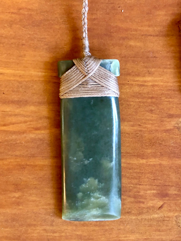 Inanga pounamu toki – Darryn Rae Carving