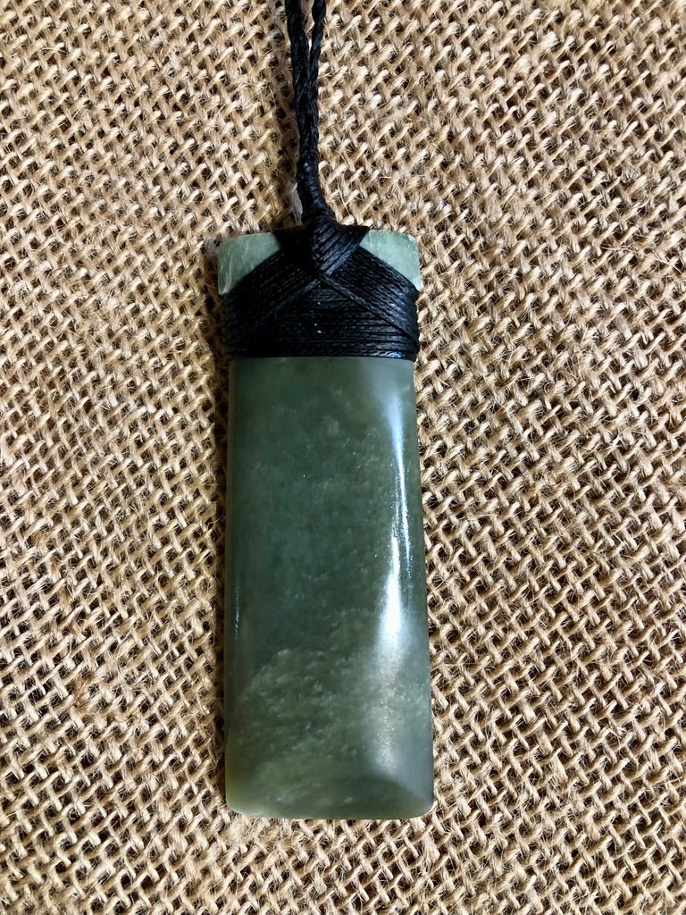 Inanga Hei Toki – Darryn Rae Carving