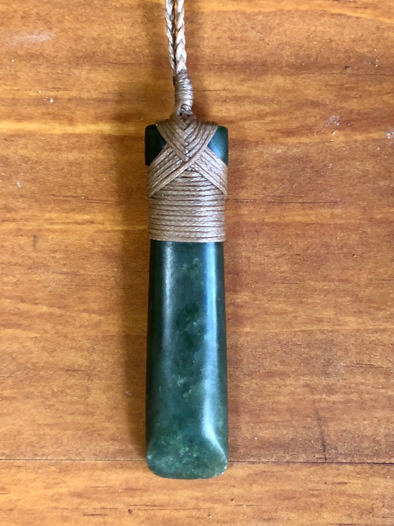 Hei Toki pendant – Darryn Rae Carving